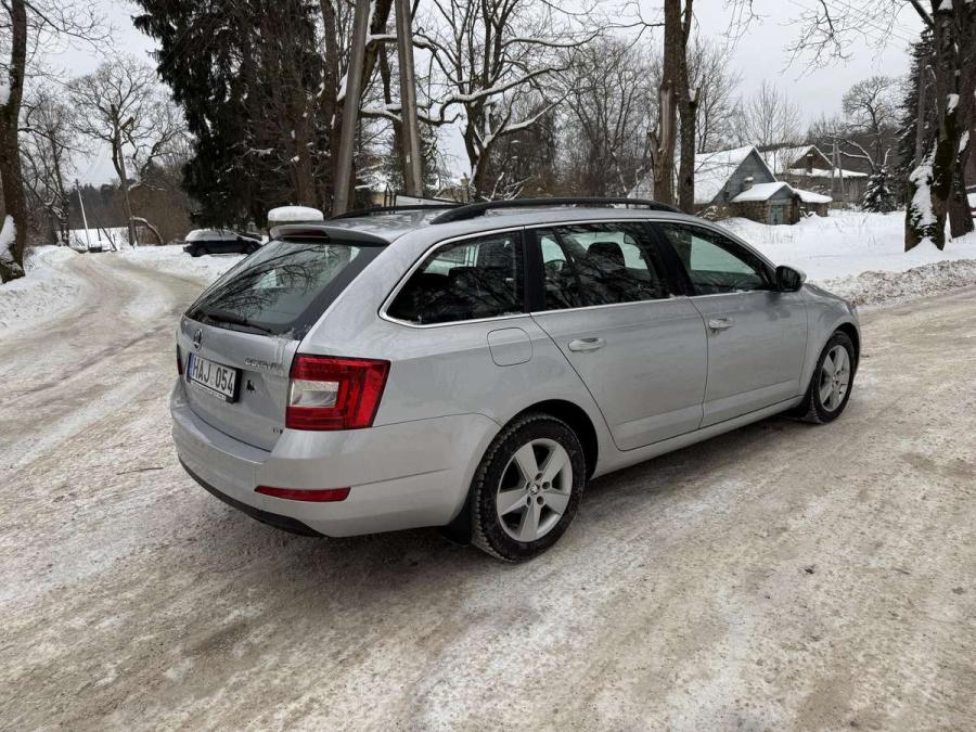 Grey Skoda Octavia 2013 in Vilnius, with an engine capacity of 1.97 L and mileage of 450 thousand km for 3300 €, photo 3 on AUTOMOTO.COM.LV