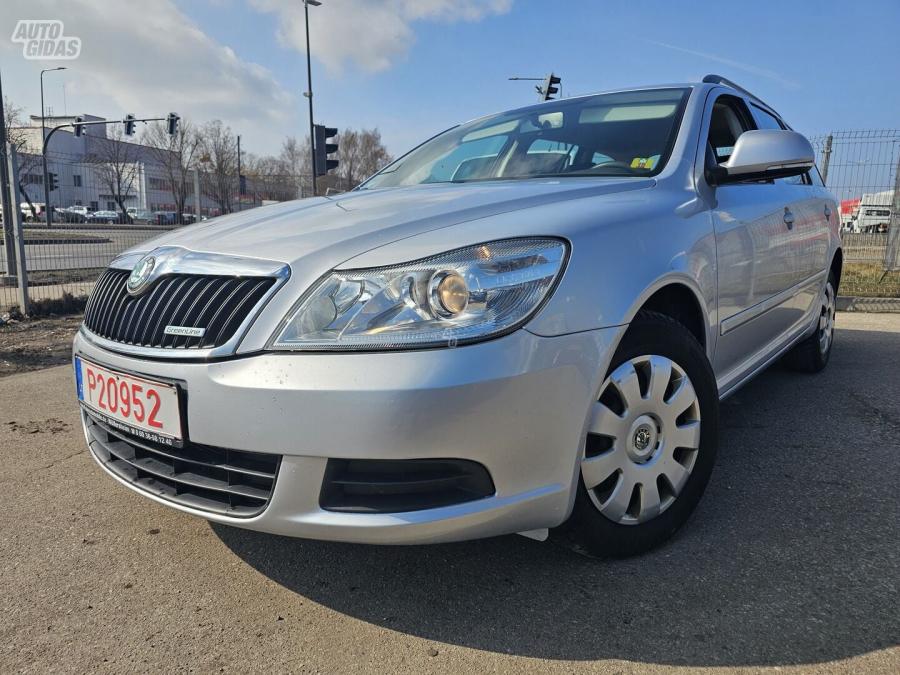 Grey Skoda Octavia 2013 in Kaunas, with an engine capacity of 1.60 L and mileage of 299 thousand km for 3850 €, photo 1 on AUTOMOTO.COM.LV
