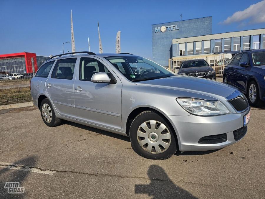 Grey Skoda Octavia 2013 in Kaunas, with an engine capacity of 1.60 L and mileage of 299 thousand km for 3850 €, photo 17 on AUTOMOTO.COM.LV