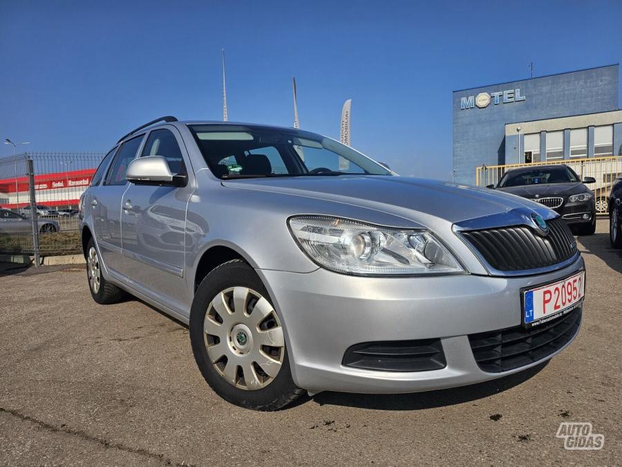 Grey Skoda Octavia 2013 in Kaunas, with an engine capacity of 1.60 L and mileage of 299 thousand km for 3850 €, photo 18 on AUTOMOTO.COM.LV
