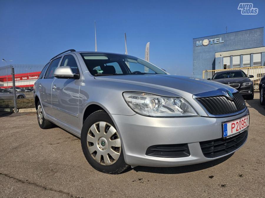Grey Skoda Octavia 2013 in Kaunas, with an engine capacity of 1.60 L and mileage of 299 thousand km for 3499 €, photo 19 on AUTOMOTO.COM.LV