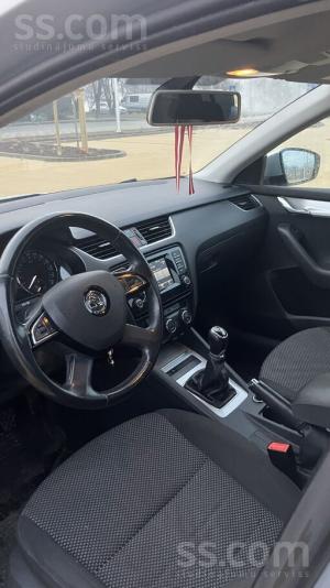 Grey Skoda Octavia 2013 in Riga, with an engine capacity of 1.60 L and mileage of 372 thousand km for 5200 €, photo 9 on AUTOMOTO.COM.LV