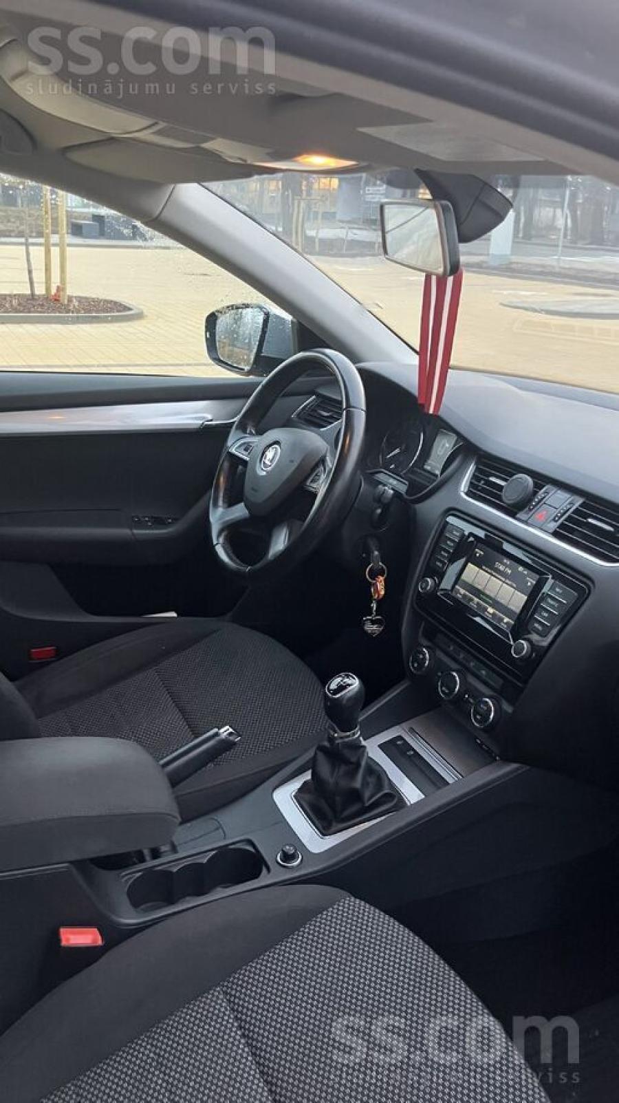 Grey Skoda Octavia 2013 in Riga, with an engine capacity of 1.60 L and mileage of 372 thousand km for 5200 €, photo 10 on AUTOMOTO.COM.LV