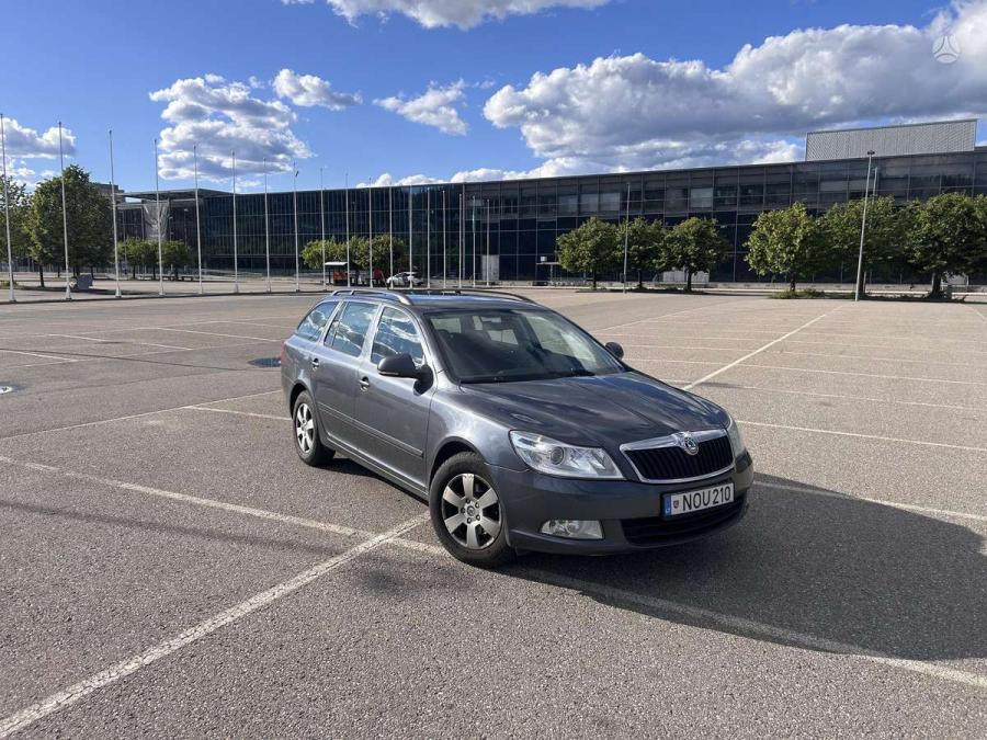 Grey Skoda Octavia 2013 in Klaipeda, with an engine capacity of 1.60 L and mileage of 353 thousand km for 1900 €, photo 1 on AUTOMOTO.COM.LV