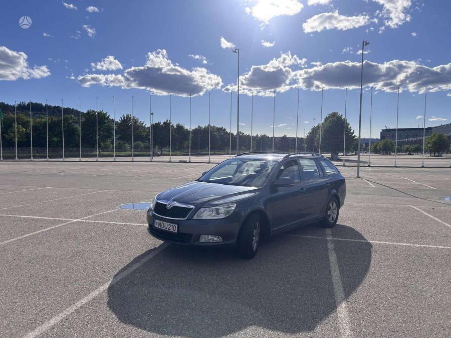 Grey Skoda Octavia 2013 in Klaipeda, with an engine capacity of 1.60 L and mileage of 353 thousand km for 1900 €, photo 3 on AUTOMOTO.COM.LV