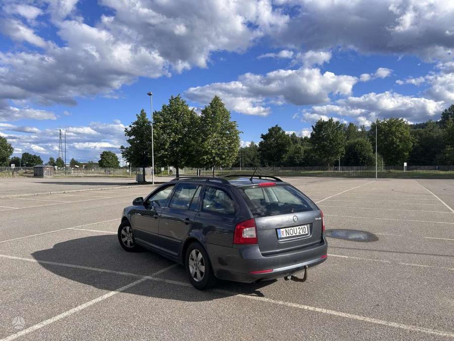 Grey Skoda Octavia 2013 in Klaipeda, with an engine capacity of 1.60 L and mileage of 353 thousand km for 1900 €, photo 5 on AUTOMOTO.COM.LV