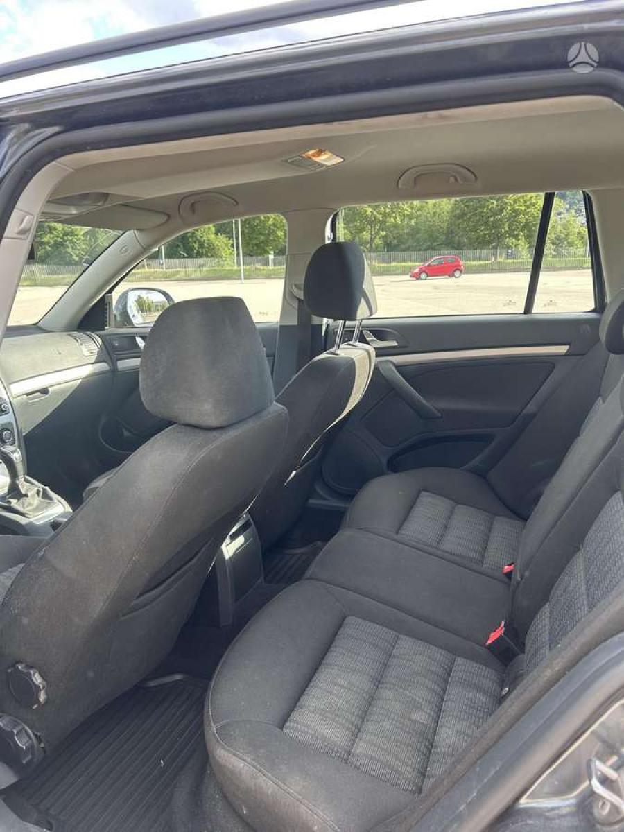 Grey Skoda Octavia 2013 in Klaipeda, with an engine capacity of 1.60 L and mileage of 353 thousand km for 1900 €, photo 6 on AUTOMOTO.COM.LV