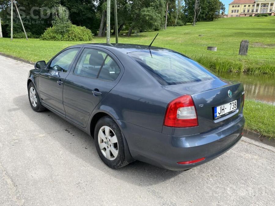 Pelēks Skoda Octavia 2013 Tukums, ar dzinēja tilpumu 1.60 L un nobraukumu 0 tūkst. km par 1750 €, foto 3 vietnē AUTOMOTO.COM.LV