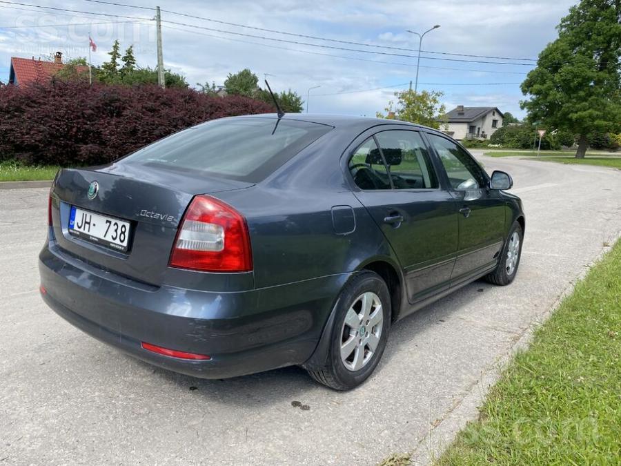 Pelēks Skoda Octavia 2013 Tukums, ar dzinēja tilpumu 1.60 L un nobraukumu 0 tūkst. km par 1750 €, foto 5 vietnē AUTOMOTO.COM.LV