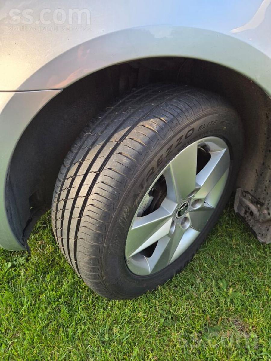 Pelēks Skoda Octavia 2013 Jūrmala, ar dzinēja tilpumu 1.60 L un nobraukumu 384 tūkst. km par 2500 €, foto 14 vietnē AUTOMOTO.COM.LV