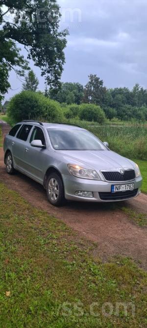 Grey Skoda Octavia 2013 in Gulbene, with an engine capacity of 1.60 L and mileage of 407 thousand km for 1100 €, photo 3 on AUTOMOTO.COM.LV
