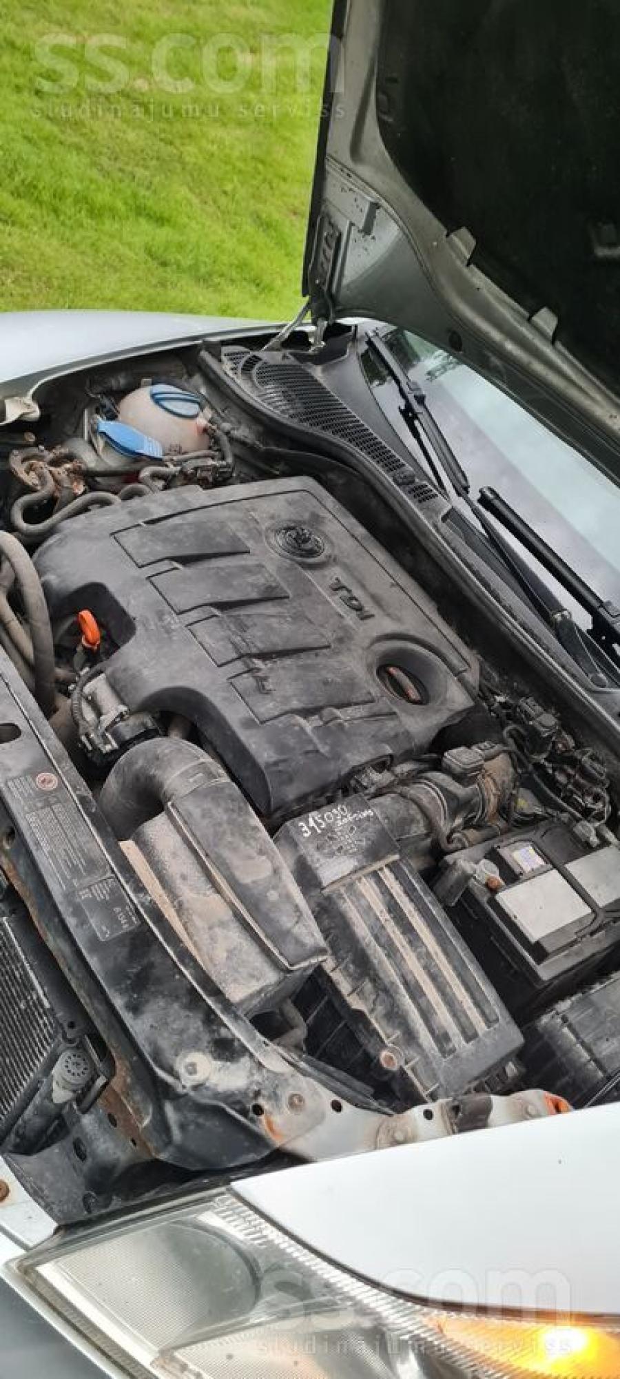 Grey Skoda Octavia 2013 in Gulbene, with an engine capacity of 1.60 L and mileage of 407 thousand km for 1100 €, photo 8 on AUTOMOTO.COM.LV