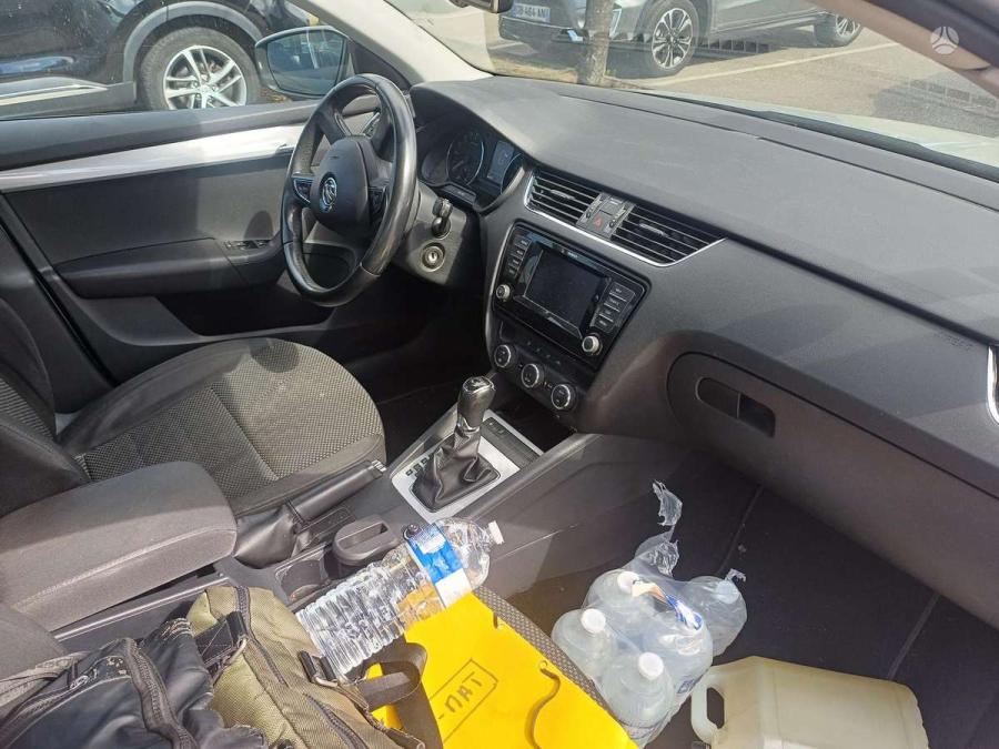 Pelēks Skoda Octavia 2013 Tauragė, ar dzinēja tilpumu 1.60 L un nobraukumu 265 tūkst. km par 4500 €, foto 6 vietnē AUTOMOTO.COM.LV