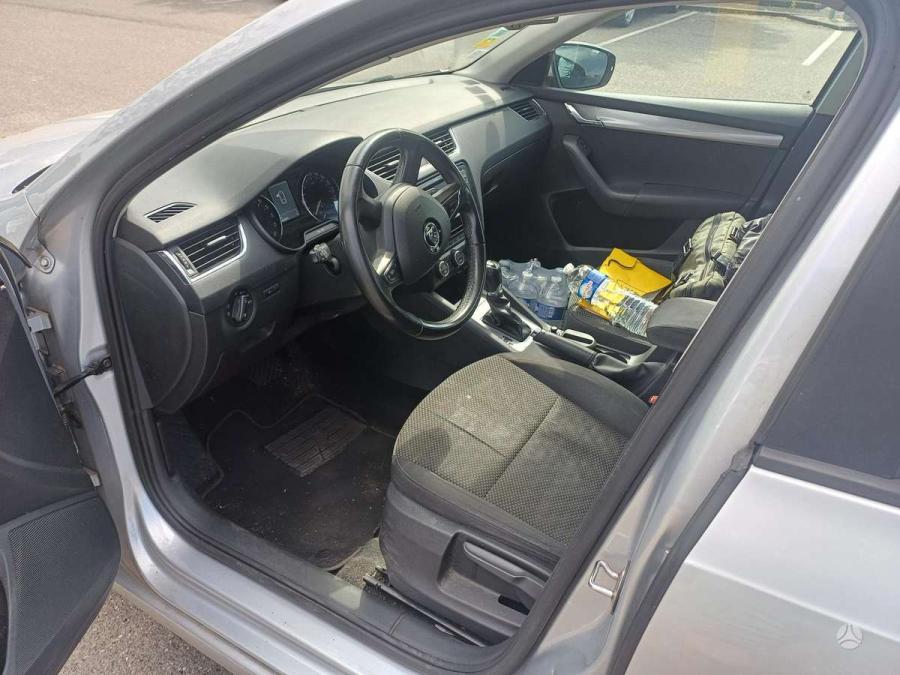 Pelēks Skoda Octavia 2013 Tauragė, ar dzinēja tilpumu 1.60 L un nobraukumu 265 tūkst. km par 4500 €, foto 7 vietnē AUTOMOTO.COM.LV