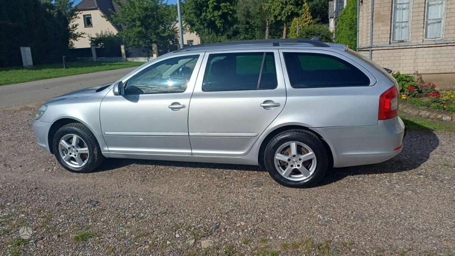 Pelēks Skoda Octavia 2013 Marijampole, ar dzinēja tilpumu 1.97 L un nobraukumu 241 tūkst. km par 3950 €, foto 4 vietnē AUTOMOTO.COM.LV