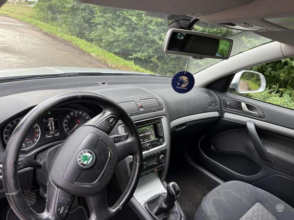 Grey Skoda Octavia 2013 in Ukmerge, with an engine capacity of 1.60 L and mileage of 222 thousand km for 3650 €, photo 7 on AUTOMOTO.COM.LV