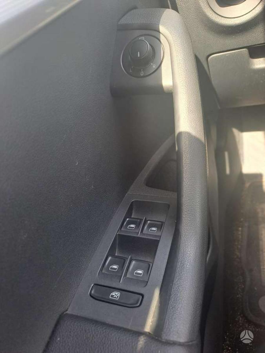 Grey Skoda Octavia 2013 in Gargzdai, with an engine capacity of 1.97 L and mileage of 331 thousand km for 4900 €, photo 7 on AUTOMOTO.COM.LV