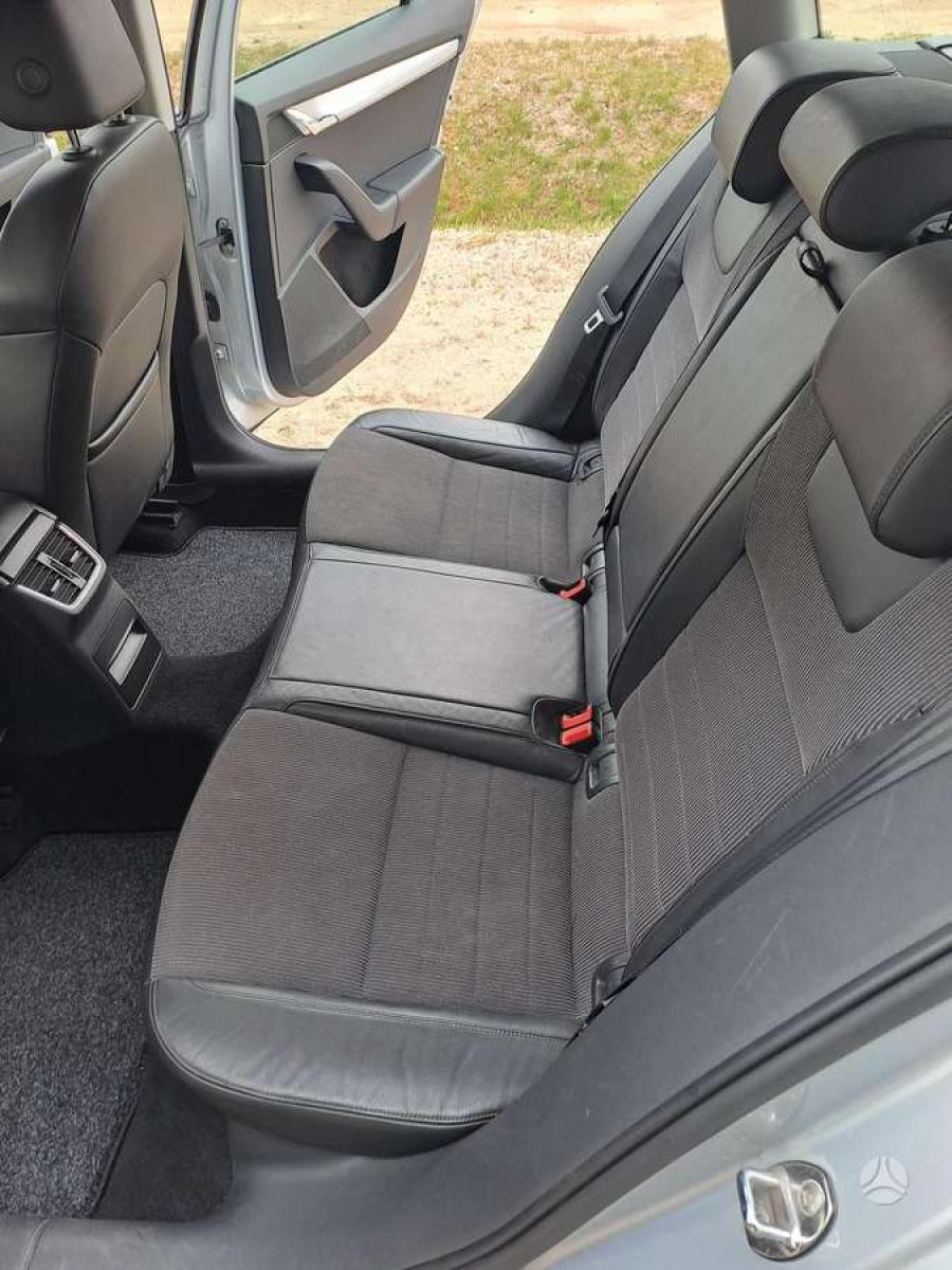 Grey Skoda Octavia 2013 in Gargzdai, with an engine capacity of 1.97 L and mileage of 331 thousand km for 4900 €, photo 14 on AUTOMOTO.COM.LV