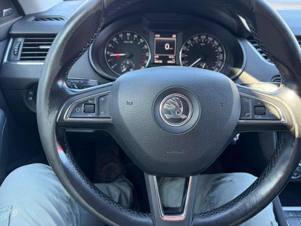 Pelēks Skoda Octavia 2013 Jurbarkas, ar dzinēja tilpumu 1.97 L un nobraukumu 300 tūkst. km par 5565 €, foto 9 vietnē AUTOMOTO.COM.LV