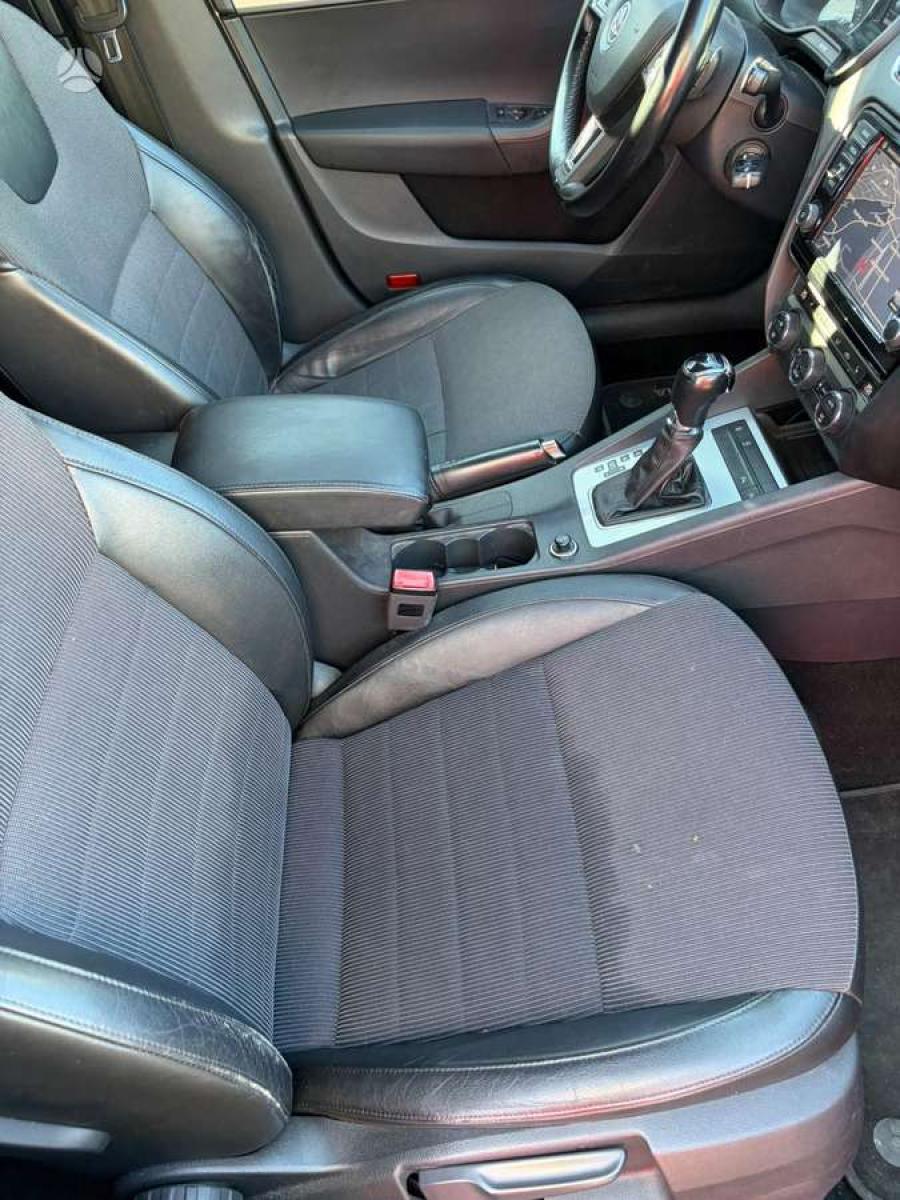 Grey Skoda Octavia 2013 in Jurbarkas, with an engine capacity of 1.97 L and mileage of 300 thousand km for 5565 €, photo 13 on AUTOMOTO.COM.LV