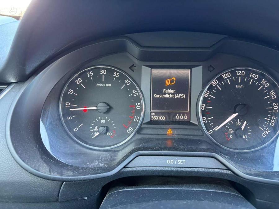 Grey Skoda Octavia 2013 in Jurbarkas, with an engine capacity of 1.97 L and mileage of 300 thousand km for 5565 €, photo 25 on AUTOMOTO.COM.LV