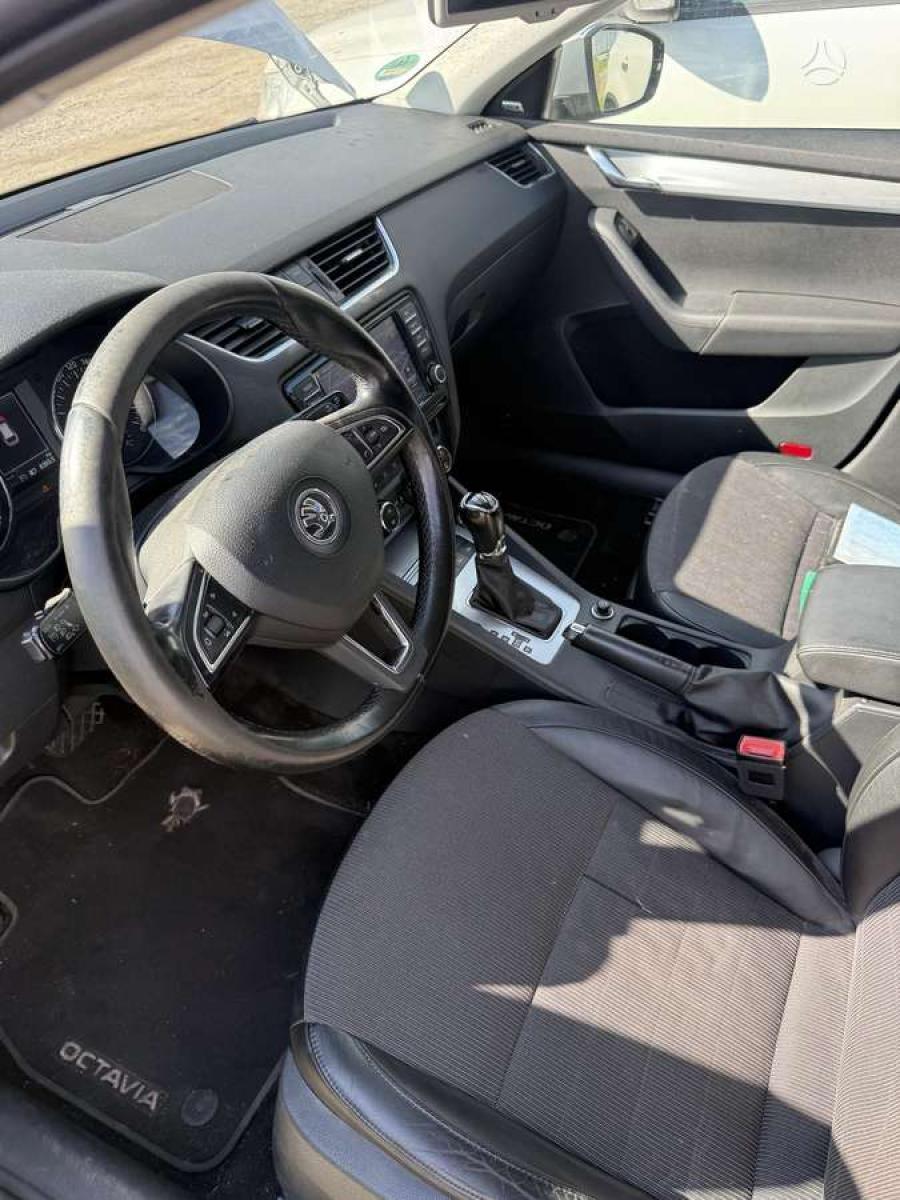 Grey Skoda Octavia 2013 in Jurbarkas, with an engine capacity of 1.97 L and mileage of 300 thousand km for 5565 €, photo 33 on AUTOMOTO.COM.LV