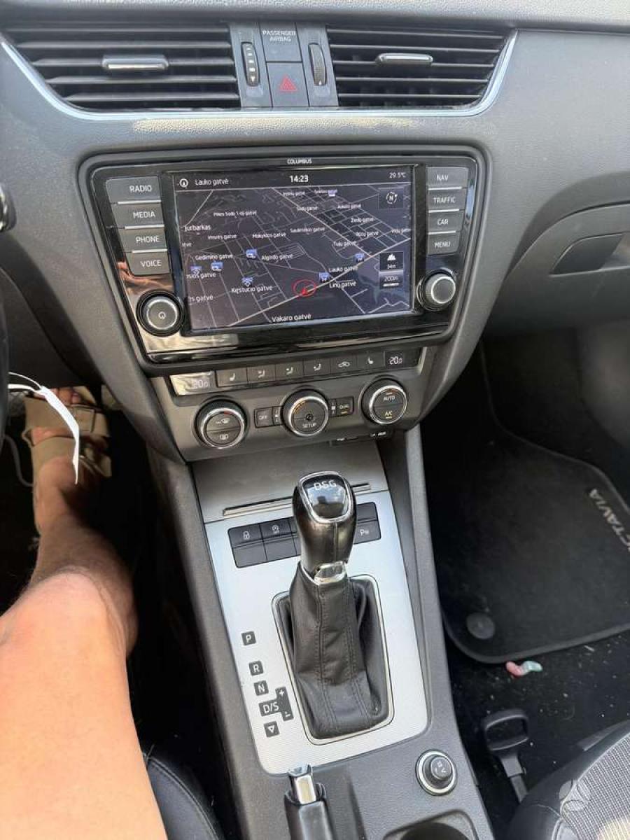 Grey Skoda Octavia 2013 in Jurbarkas, with an engine capacity of 1.97 L and mileage of 300 thousand km for 5565 €, photo 34 on AUTOMOTO.COM.LV