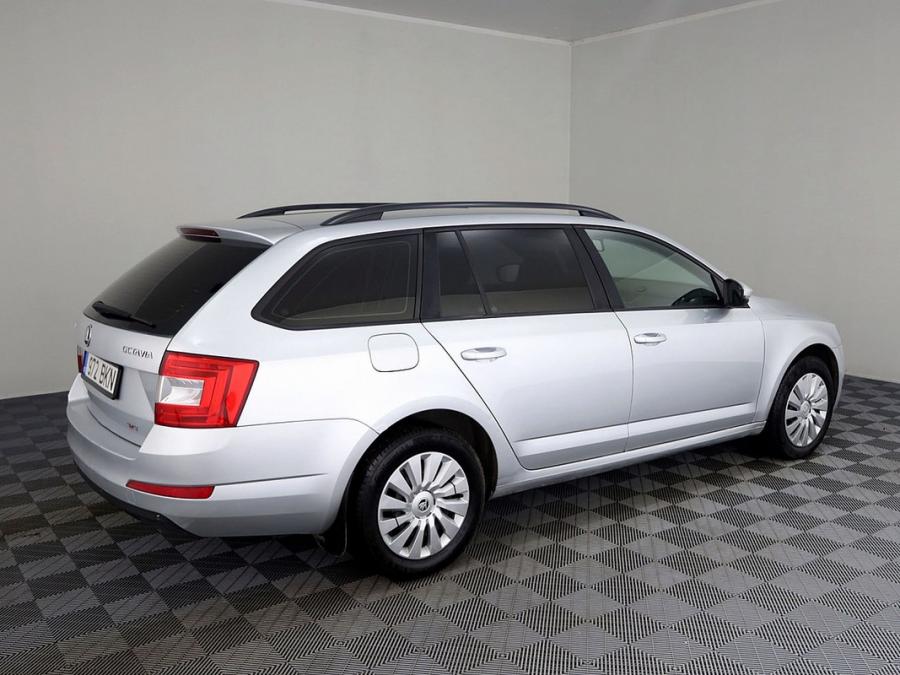 Pelēks Skoda Octavia 2013 Tallina, ar dzinēja tilpumu 2.00 L un nobraukumu 419 tūkst. km par 2599 €, foto 11 vietnē AUTOMOTO.COM.LV