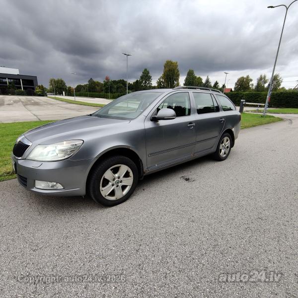 Skoda Octavia 2013 in Tallinn on AUTOMOTO.COM.LV Grey Skoda Octavia 2013 in Tallinn, with an engine capacity of 1.60 L and mileage of 220 thousand km for 2500 €, photo 4 on AUTOMOTO.COM.LV