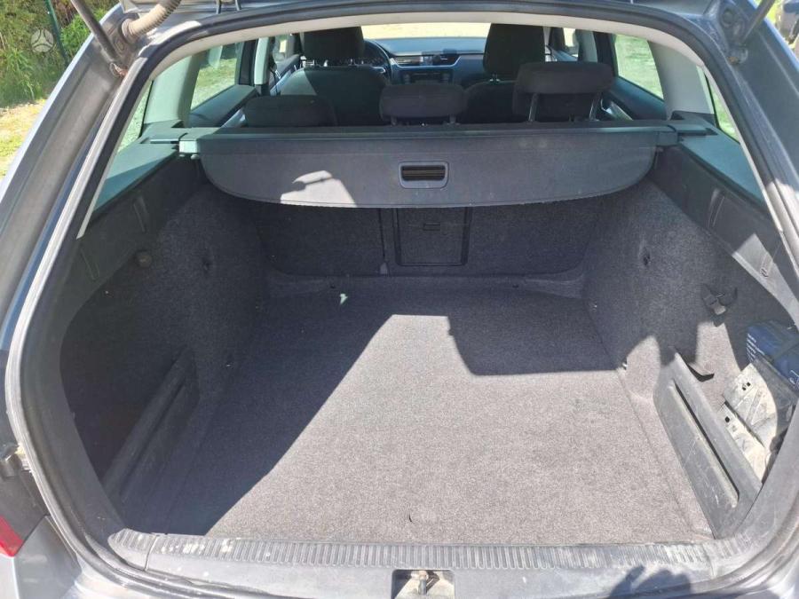 Grey Skoda Octavia 2013 in Vilnius, with an engine capacity of 1.60 L and mileage of 325 thousand km for 2900 €, photo 4 on AUTOMOTO.COM.LV