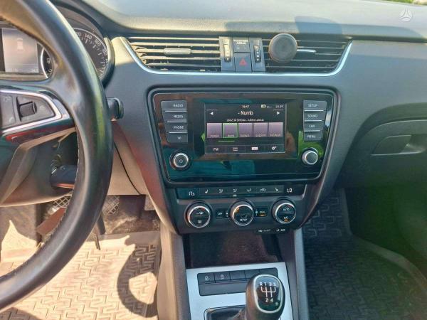 Pelēks Skoda Octavia 2013 Viļņa, ar dzinēja tilpumu 1.60 L un nobraukumu 325 tūkst. km par 2900 €, foto 10 vietnē AUTOMOTO.COM.LV