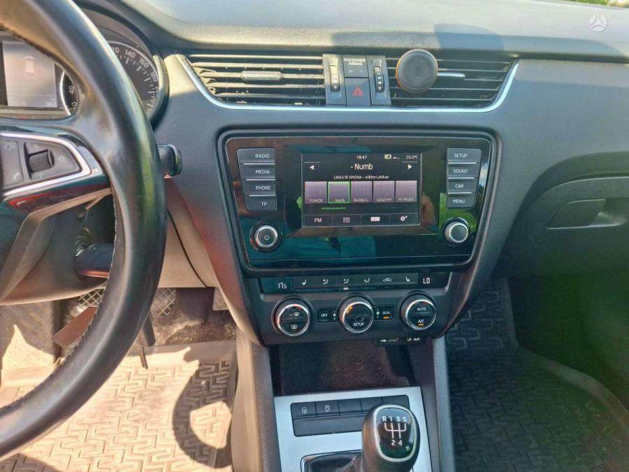 Grey Skoda Octavia 2013 in Vilnius, with an engine capacity of 1.60 L and mileage of 325 thousand km for 2900 €, photo 10 on AUTOMOTO.COM.LV