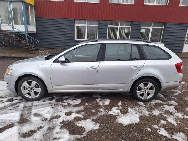 Grey Skoda Octavia 2014 in Telschi, with an engine capacity of 1.60 L and mileage of 295 thousand km for 5699 €, photo 6 on AUTOMOTO.COM.LV