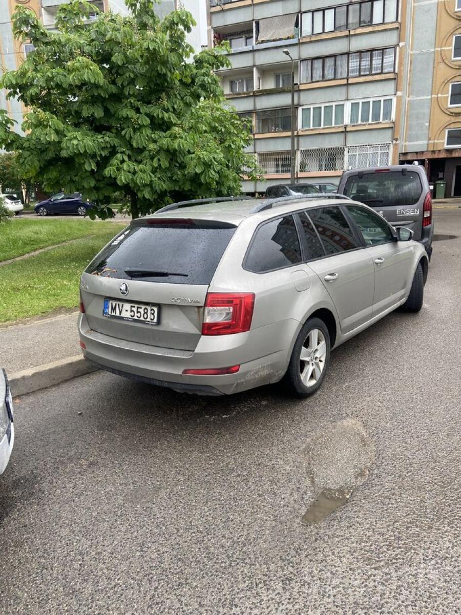 Pelēks Skoda Octavia 2014 Rīga, ar dzinēja tilpumu 1.60 L un nobraukumu 490 tūkst. km par 3000 €, foto 3 vietnē AUTOMOTO.COM.LV