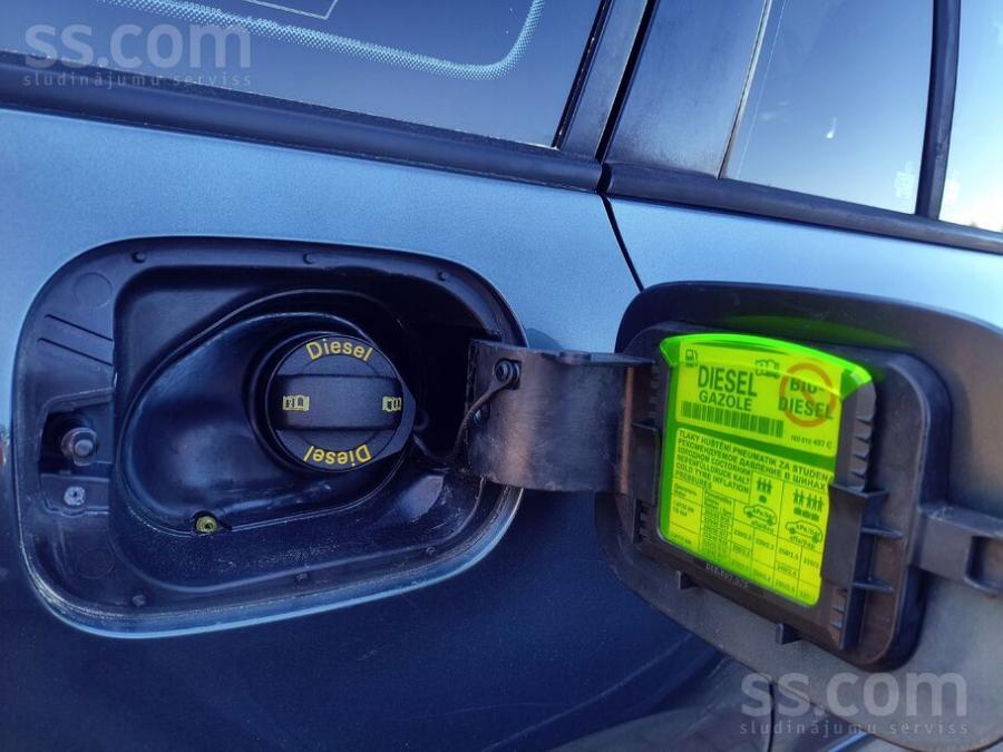 Grey Skoda Octavia 2014 in Preili, with an engine capacity of 2.00 L and mileage of 251 thousand km for 8490 €, photo 19 on AUTOMOTO.COM.LV