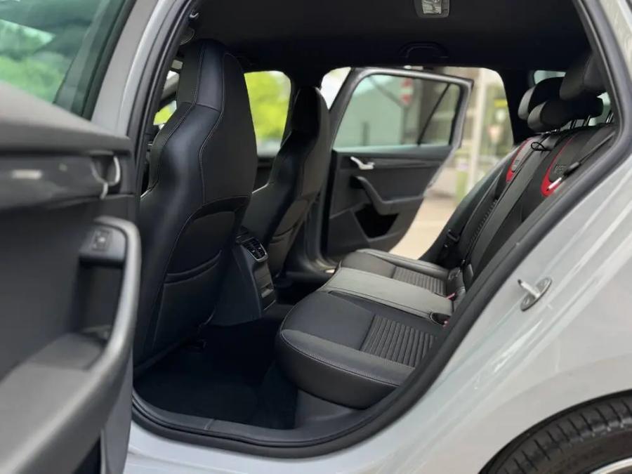 Pelēks Skoda Octavia 2014 Jūrmala, ar dzinēja tilpumu 2.00 L un nobraukumu 285 tūkst. km par 7900 €, foto 9 vietnē AUTOMOTO.COM.LV