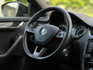 Pelēks Skoda Octavia 2014 Jūrmala, ar dzinēja tilpumu 2.00 L un nobraukumu 285 tūkst. km par 7900 €, foto 19 vietnē AUTOMOTO.COM.LV