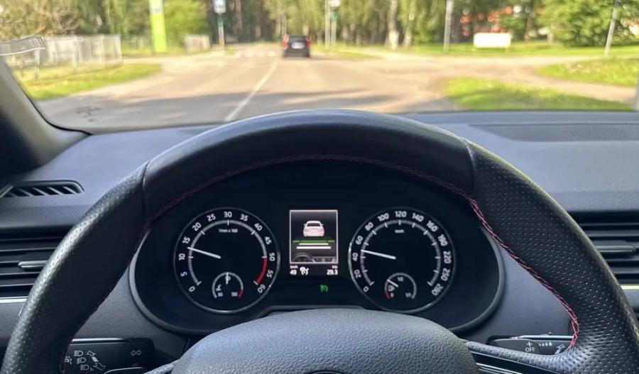 Pelēks Skoda Octavia 2014 Jūrmala, ar dzinēja tilpumu 2.00 L un nobraukumu 285 tūkst. km par 7900 €, foto 25 vietnē AUTOMOTO.COM.LV