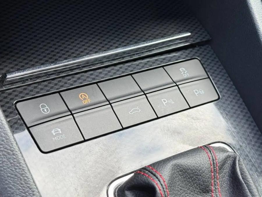 Pelēks Skoda Octavia 2014 Jūrmala, ar dzinēja tilpumu 2.00 L un nobraukumu 285 tūkst. km par 7900 €, foto 26 vietnē AUTOMOTO.COM.LV
