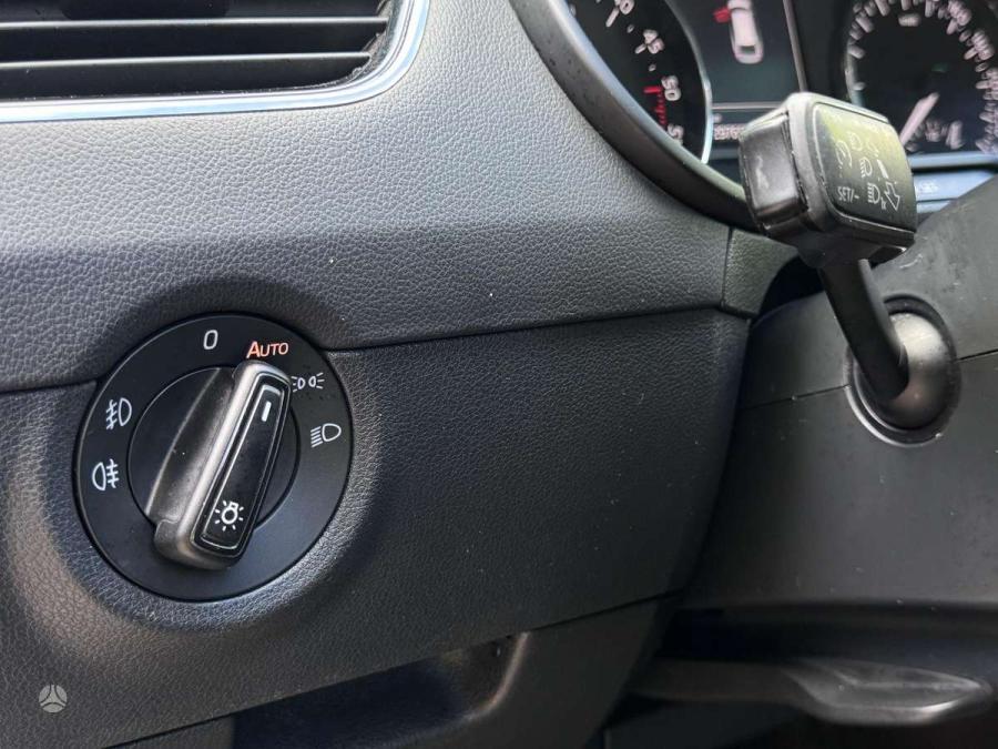 Pelēks Skoda Octavia 2014 Viļņa, ar dzinēja tilpumu 1.60 L un nobraukumu 298 tūkst. km par 5650 €, foto 9 vietnē AUTOMOTO.COM.LV