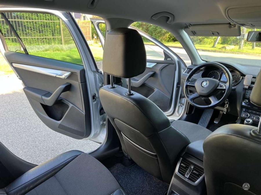 Pelēks Skoda Octavia 2014 Viļņa, ar dzinēja tilpumu 1.60 L un nobraukumu 300 tūkst. km par 4250 €, foto 21 vietnē AUTOMOTO.COM.LV