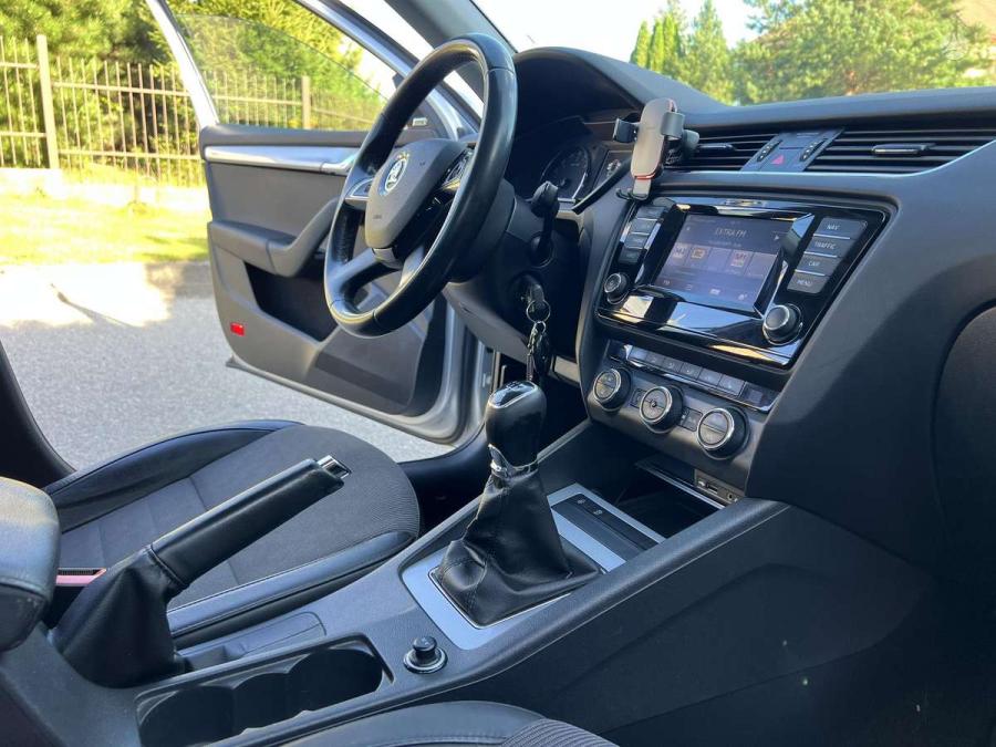 Pelēks Skoda Octavia 2014 Viļņa, ar dzinēja tilpumu 1.60 L un nobraukumu 300 tūkst. km par 4250 €, foto 24 vietnē AUTOMOTO.COM.LV