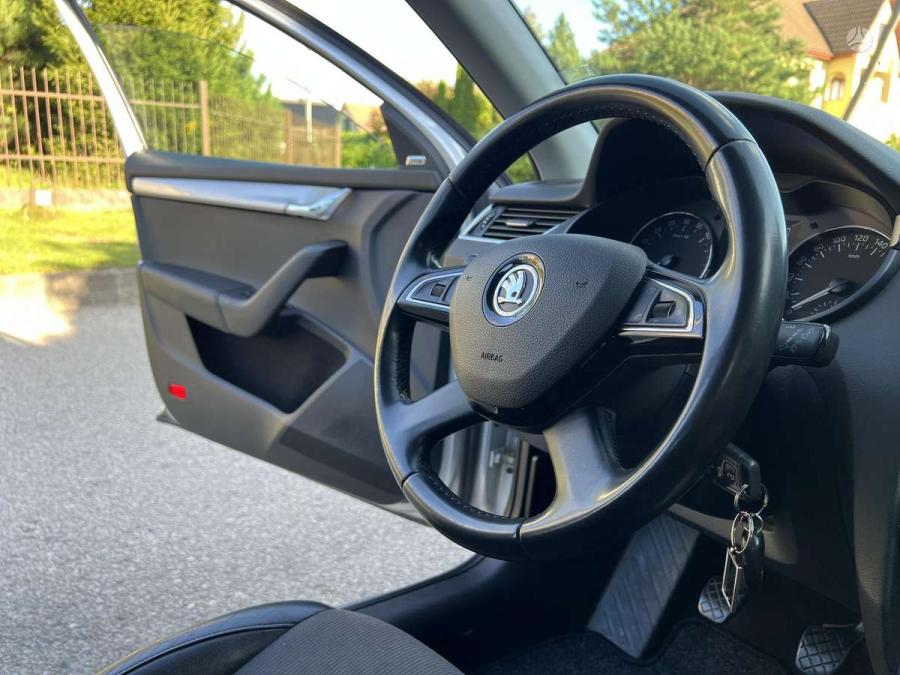 Pelēks Skoda Octavia 2014 Viļņa, ar dzinēja tilpumu 1.60 L un nobraukumu 300 tūkst. km par 4250 €, foto 27 vietnē AUTOMOTO.COM.LV