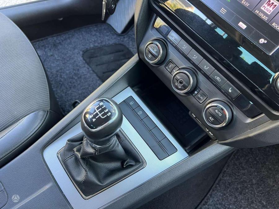Pelēks Skoda Octavia 2014 Viļņa, ar dzinēja tilpumu 1.60 L un nobraukumu 300 tūkst. km par 4250 €, foto 28 vietnē AUTOMOTO.COM.LV
