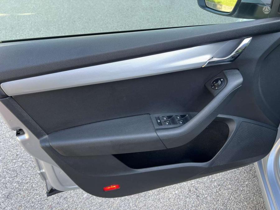 Pelēks Skoda Octavia 2014 Viļņa, ar dzinēja tilpumu 1.60 L un nobraukumu 300 tūkst. km par 4250 €, foto 31 vietnē AUTOMOTO.COM.LV