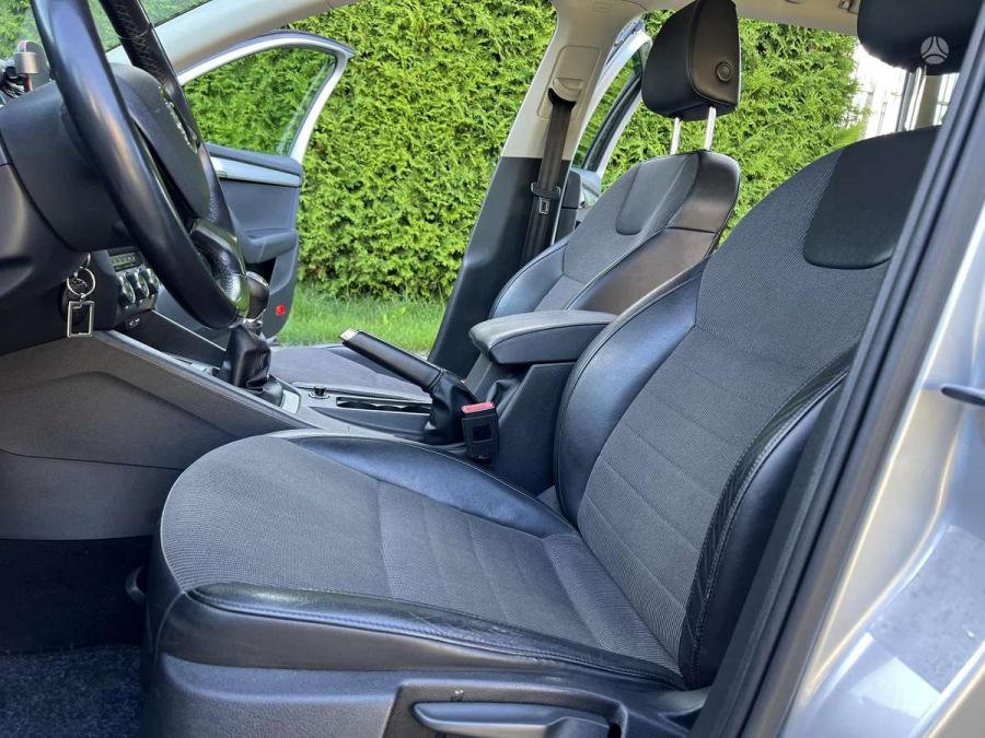 Pelēks Skoda Octavia 2014 Viļņa, ar dzinēja tilpumu 1.60 L un nobraukumu 300 tūkst. km par 4250 €, foto 34 vietnē AUTOMOTO.COM.LV