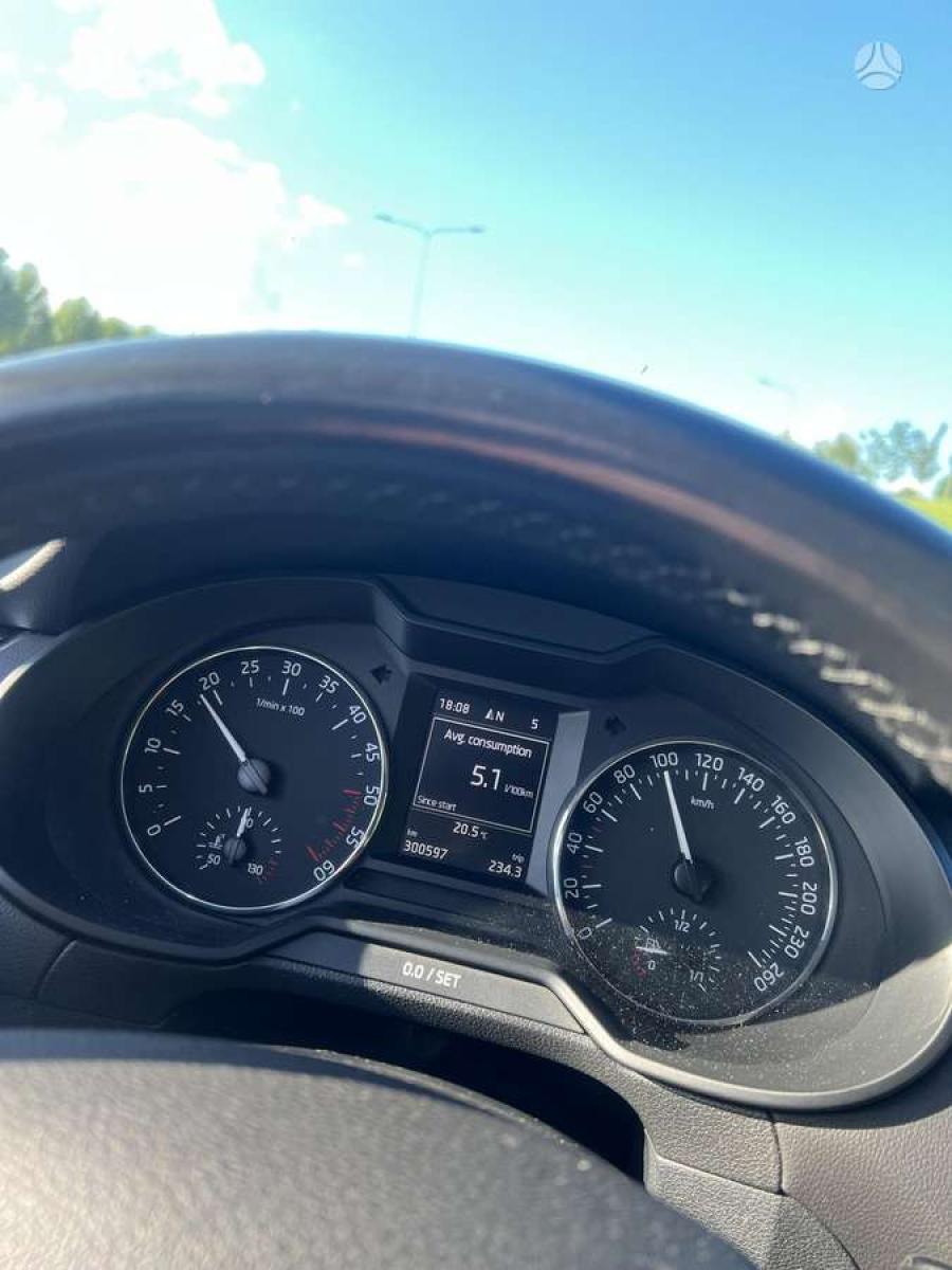 Pelēks Skoda Octavia 2014 Viļņa, ar dzinēja tilpumu 1.60 L un nobraukumu 300 tūkst. km par 4250 €, foto 38 vietnē AUTOMOTO.COM.LV