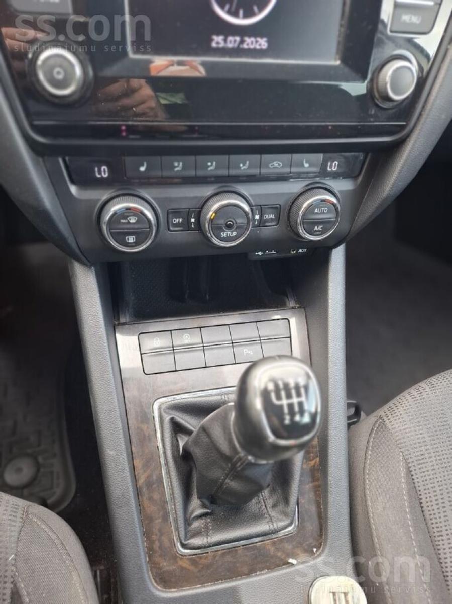 Grey Skoda Octavia 2014 in Liepaja, with an engine capacity of 2.00 L and mileage of 199 thousand km for 6600 €, photo 5 on AUTOMOTO.COM.LV