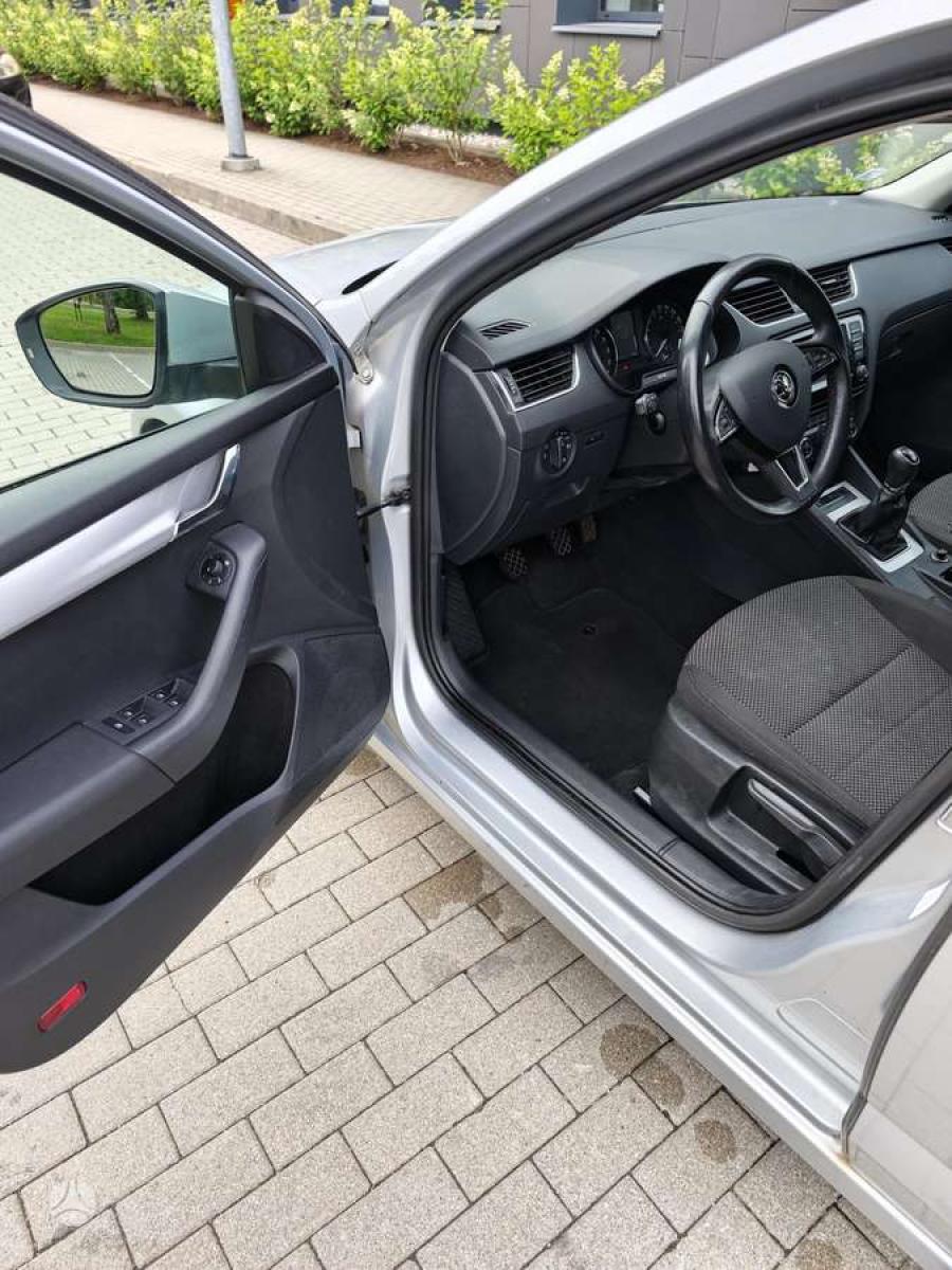 Pelēks Skoda Octavia 2014 Tauragė, ar dzinēja tilpumu 1.60 L un nobraukumu 290 tūkst. km par 4700 €, foto 17 vietnē AUTOMOTO.COM.LV