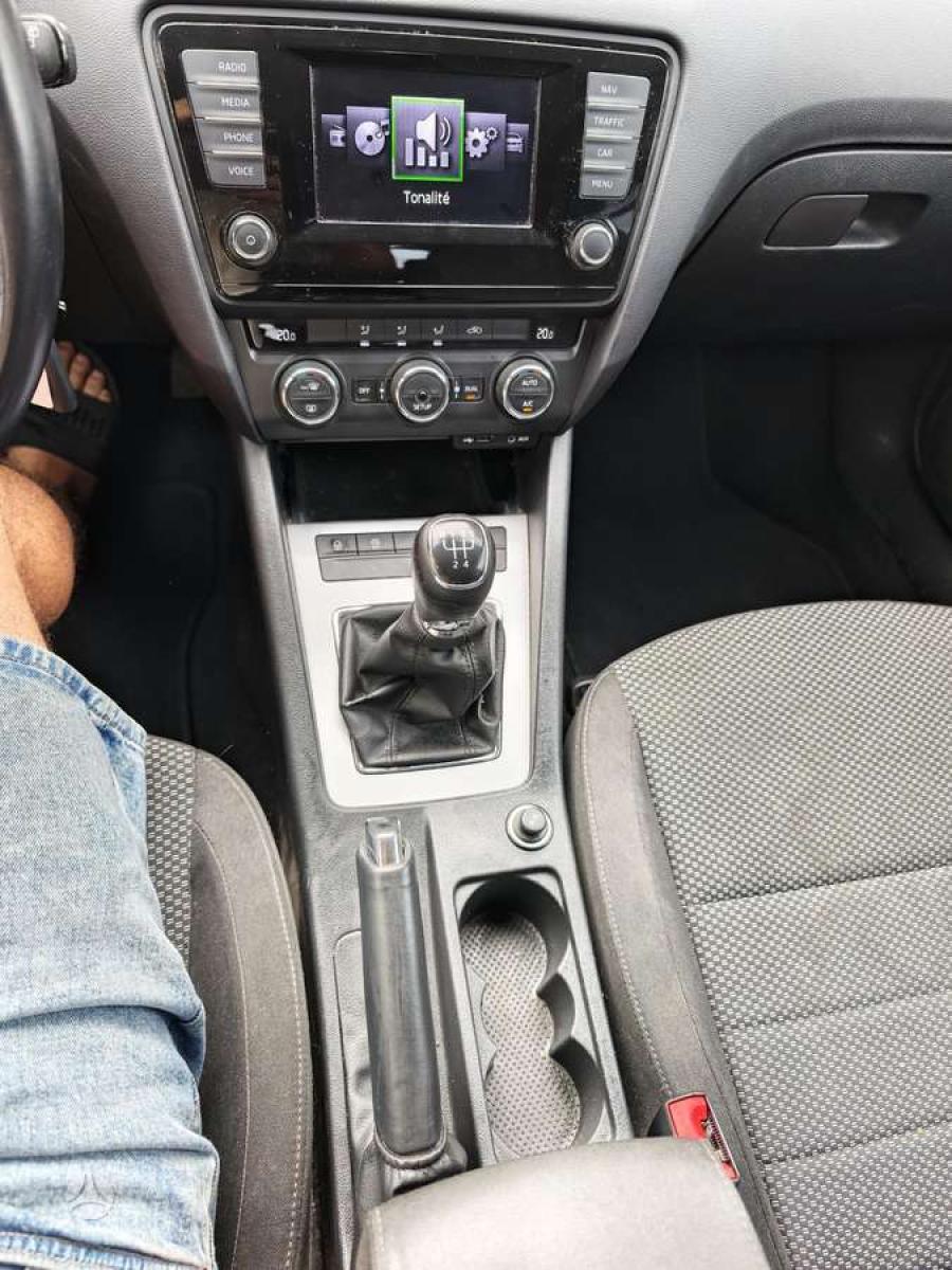 Pelēks Skoda Octavia 2014 Tauragė, ar dzinēja tilpumu 1.60 L un nobraukumu 290 tūkst. km par 4700 €, foto 19 vietnē AUTOMOTO.COM.LV